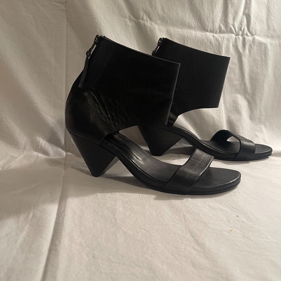 Vintage Century | Shoes | Vintage Century Paris Bali Sandal Heels ...